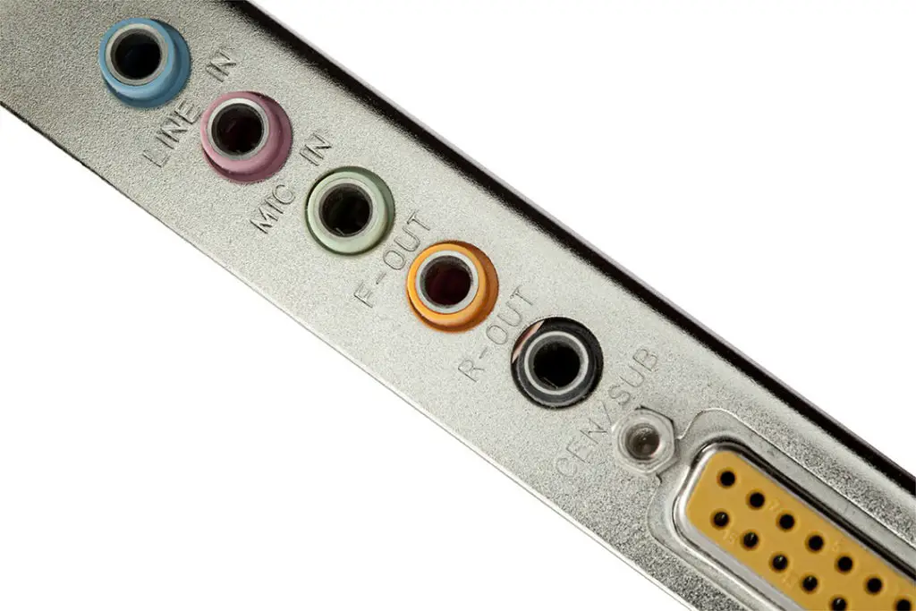 Difference between Microphone and Line in Inputs - Audio MAV