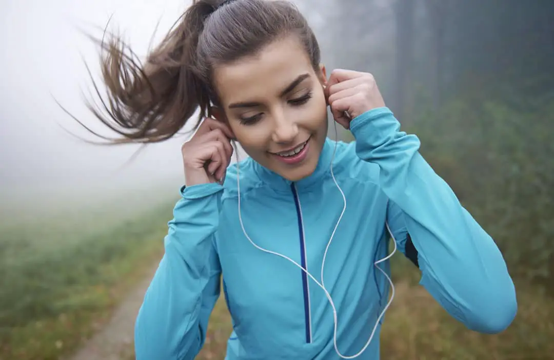 18 Tips on How to Keep Earbuds from Falling Out (Photos) - Audio MAV