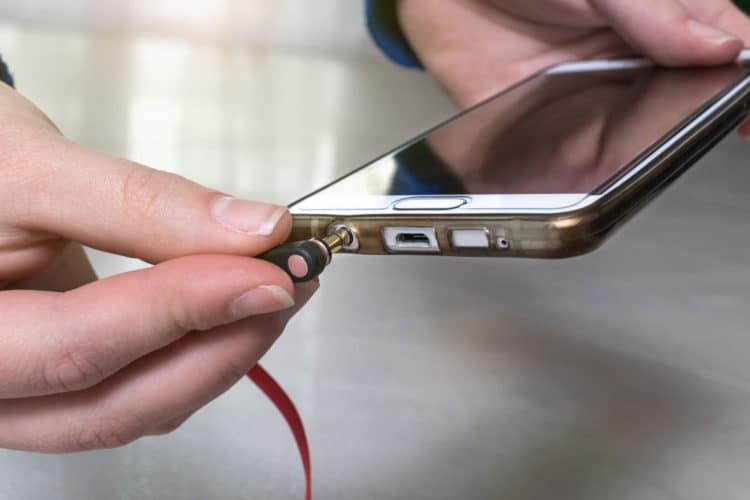 Do Headphone Jacks Wear Out and How to Fix Them If They Do? - Audio MAV