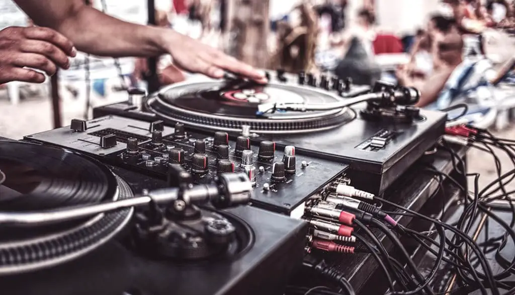 Why Does My Record Have a Popping Sound? - Audio MAV